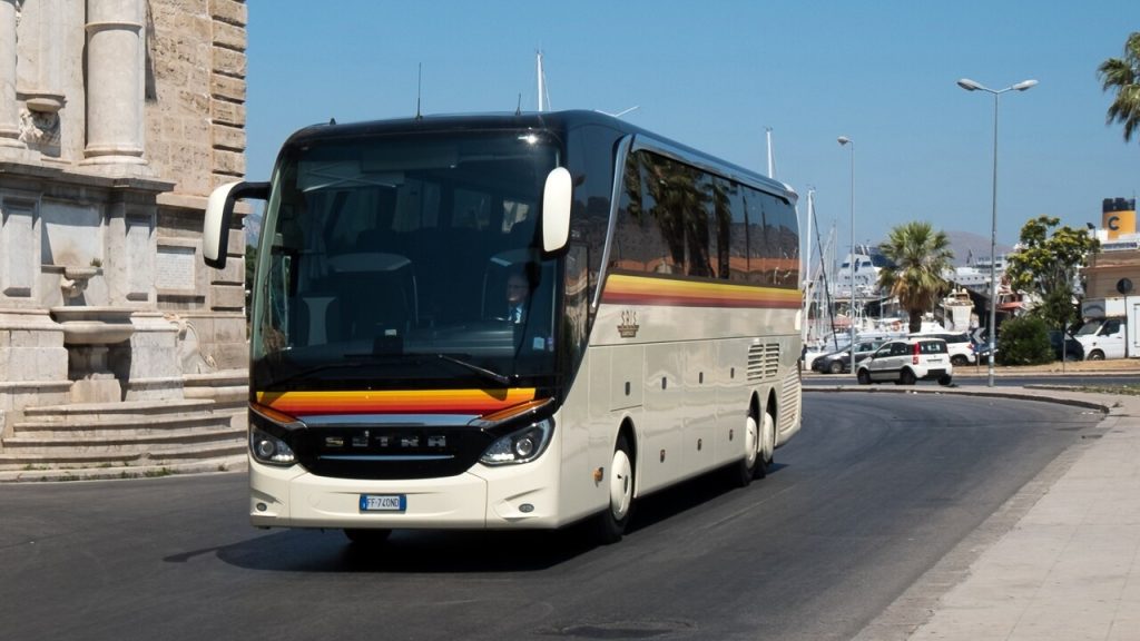 Denuncia: pullman di linea privi di servizi igienici a bordo - Corriere ...