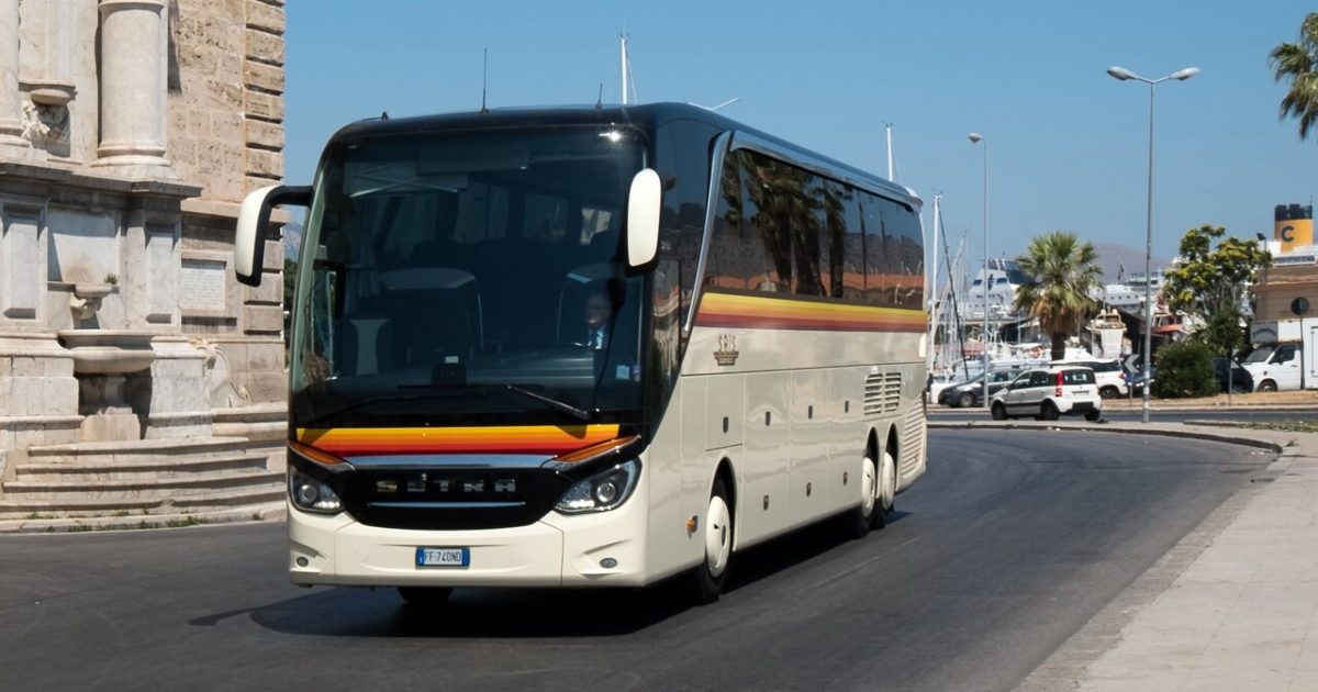 Denuncia: pullman di linea privi di servizi igienici a bordo - Corriere ...